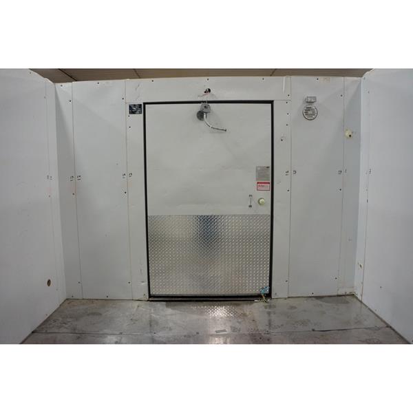 11'7" x 13'6" x 8'7"H WA Brown Walk-in Freezer (156 Sq. Ft.) | Barr ...