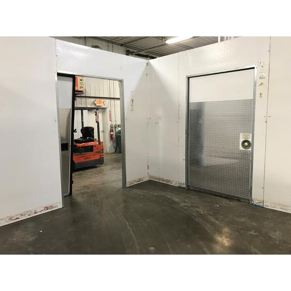 16'x17' walk-in cooler with sliding door for pallets.