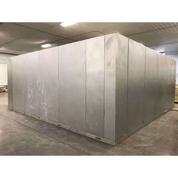 20'x20' Walk-in Freezer with Floor - Includes diamond plate.