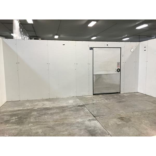 20'x20' Walk-in Freezer with Floor - Includes diamond plate.