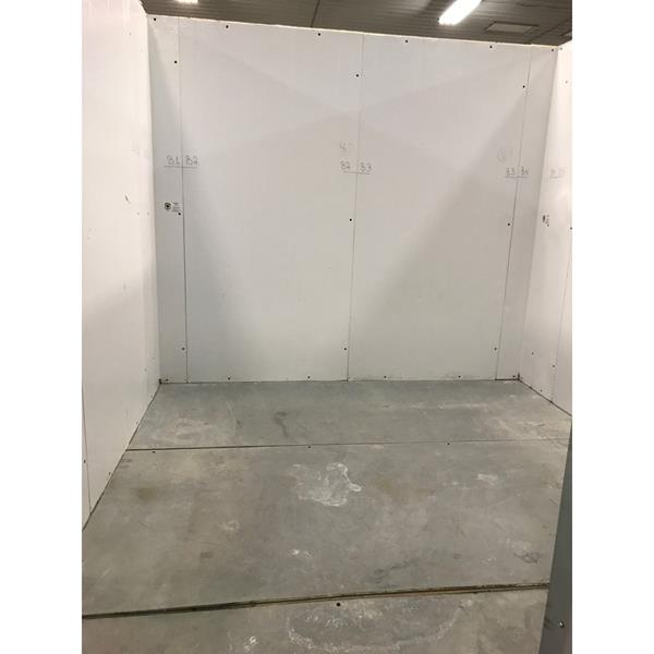 10x10 Freezer with factory floor.