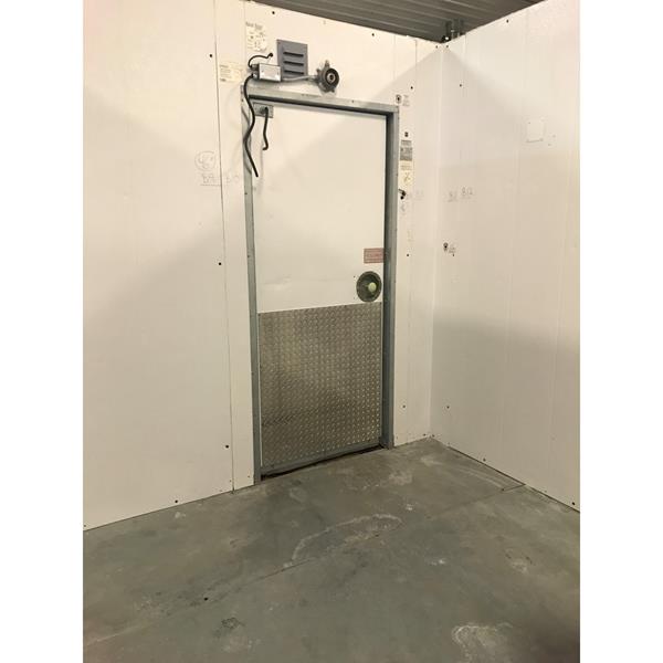 10x10 Freezer with factory floor.
