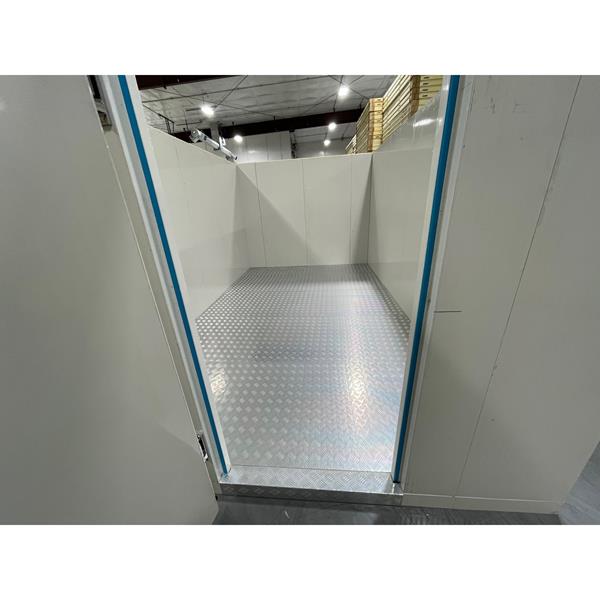 9'10" x 16'4" x 8'h Walk-in Freezer with Floor (scratch and dent) (160 ...